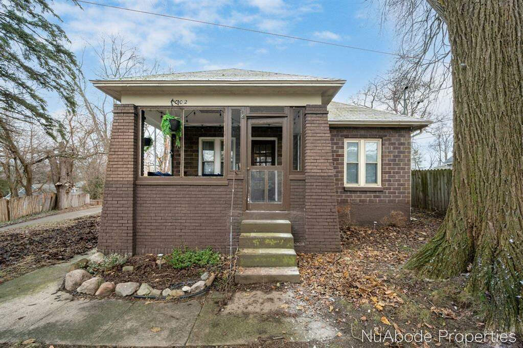 1002 Covell Avenue Nw, Grand Rapids, MI 49504 | MLS# 65023000805 ...