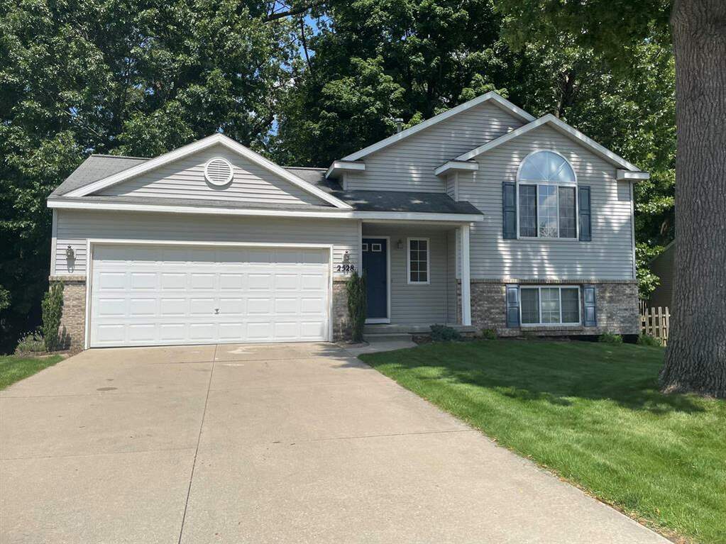 2528 Lawncrest Drive Ne, Grand Rapids, MI 49505 | MLS# 65023024633 ...