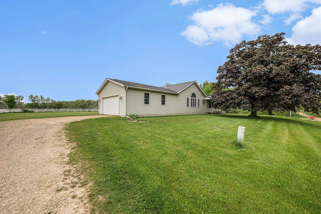 10361 County Line Road, Flowerfield Twp, MI 49087 | MLS# 66023016085 ...