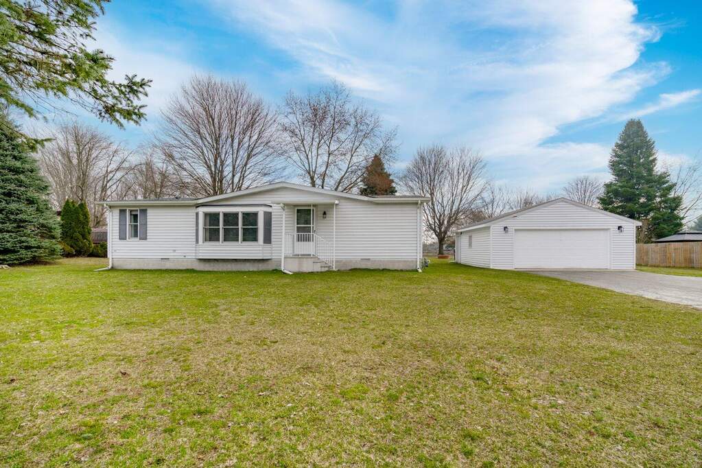 20301 Meadow Drive, Gobles, MI 49055 | MLS# 66024025666 | @properties ...