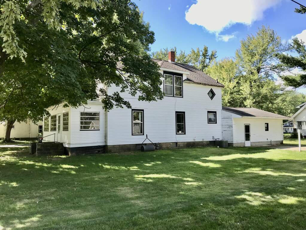 112 S St Joseph Street, White Pigeon, MI 49099 | MLS# 68025046021 ...
