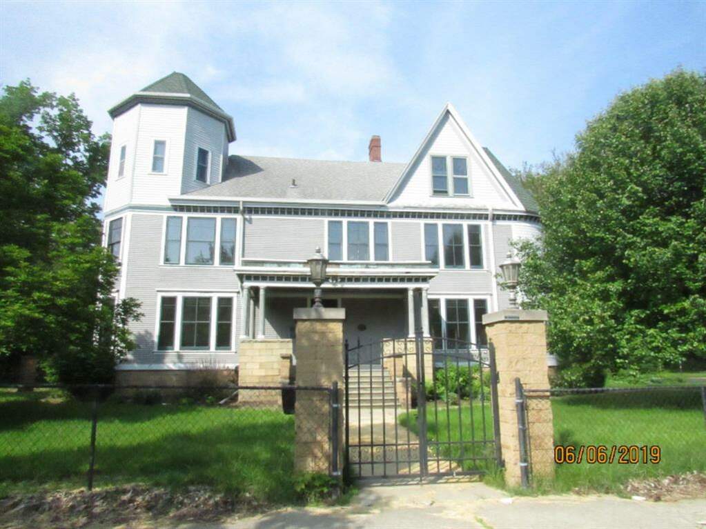 680 Pipestone Street, Benton Harbor, MI 49022 | MLS# 69019028623 ...