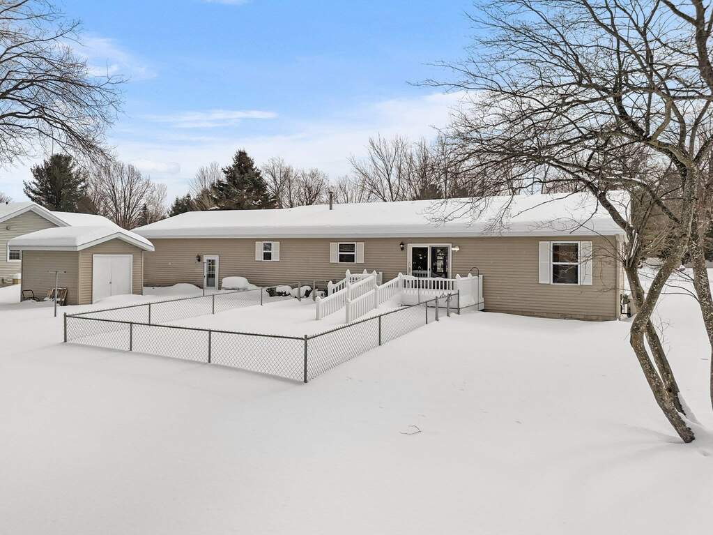 2012 Kaylyn Drive, Cadillac, MI 49601 | MLS# 78080054384 | @properties ...