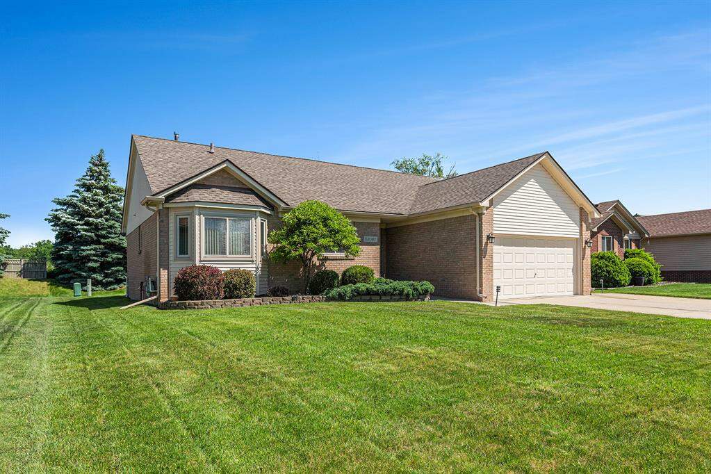 53087 Pine Creek Drive, Chesterfield Twp, MI 48047 | MLS# 81024039734 ...