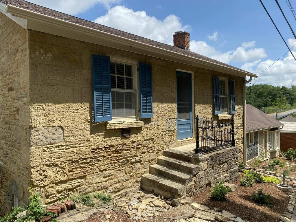 51 Jail Alley, Mineral Point, WI 53565 | MLS# 1961787 | @properties SE ...