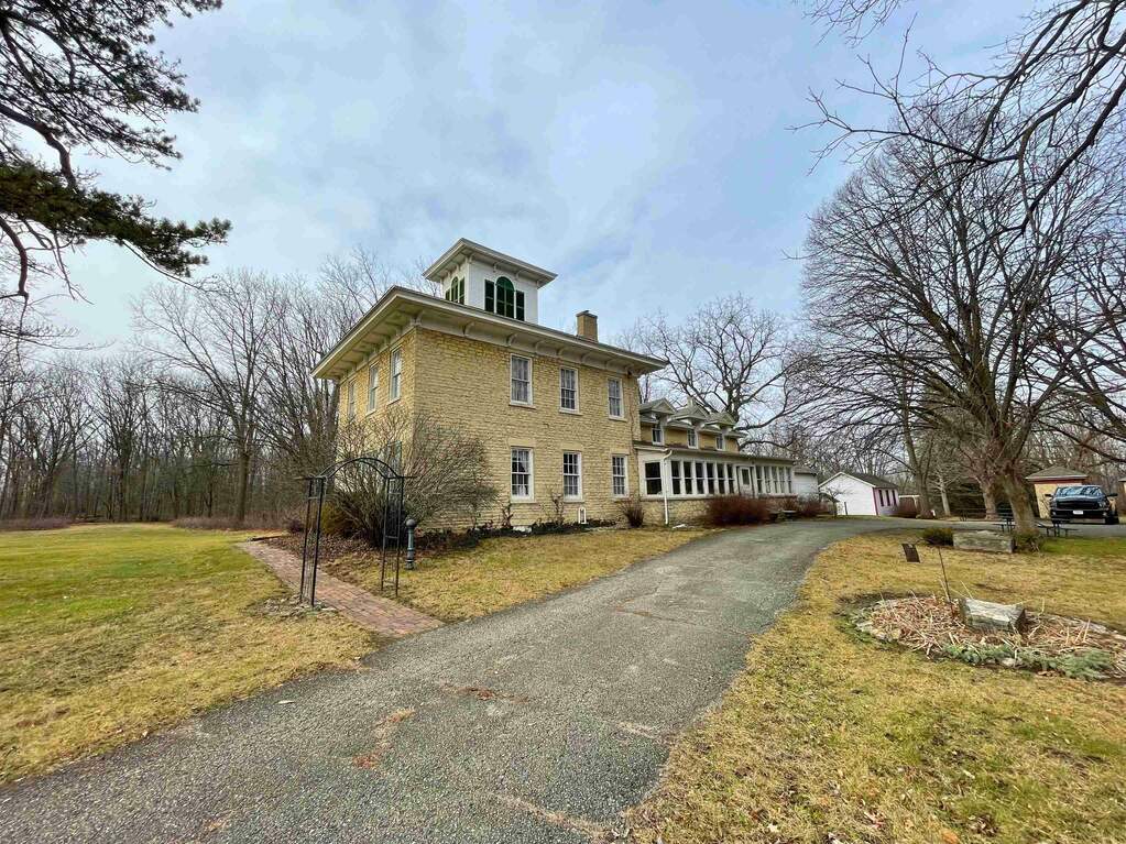 2149 St Lawrence Avenue, Beloit, WI 53511 | MLS# 1969339 | @properties ...