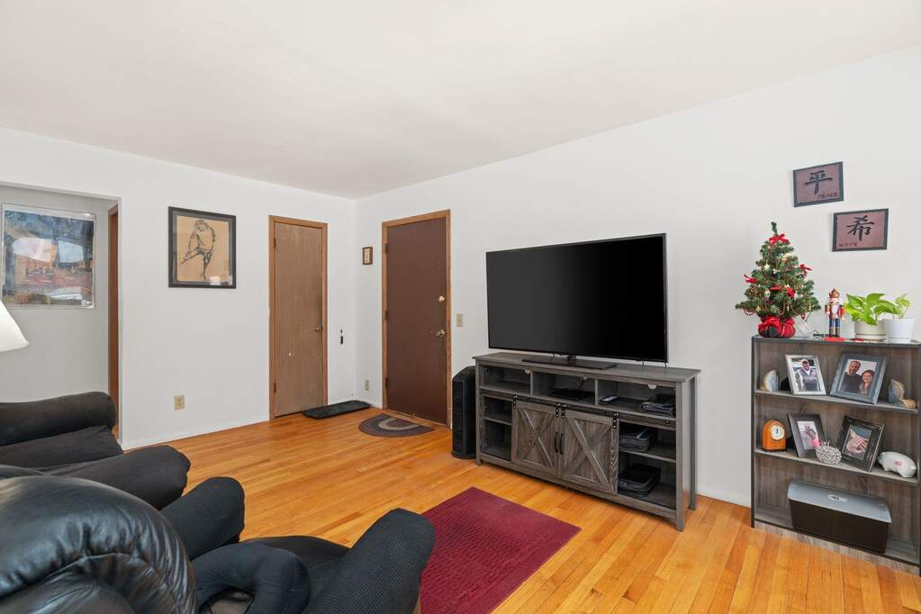 2101 Lake Point Drive, Madison, WI 53713 | MLS# 1969566 | @properties ...