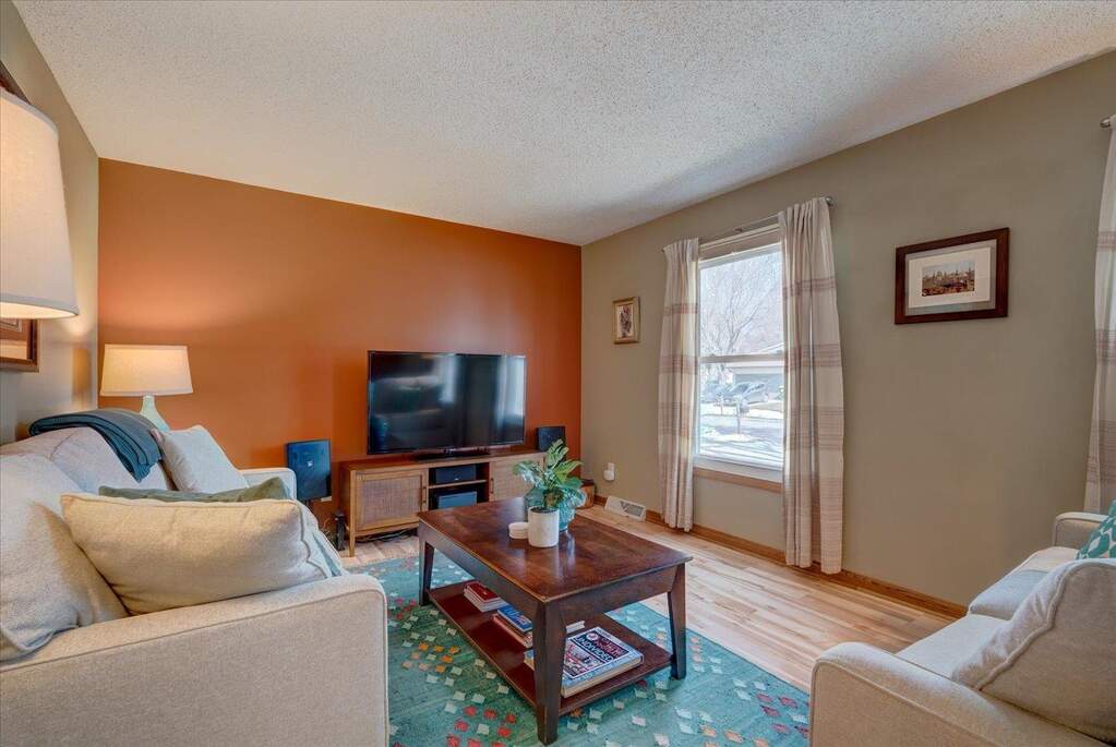811 Jerico Lane, Sun Prairie, WI 53590 | MLS# 1971205 | @properties SE ...