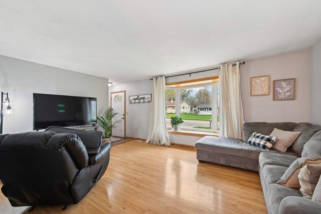 4810 Hamlet Place, Madison, WI 53714 | MLS# 1974002 | @properties SE ...