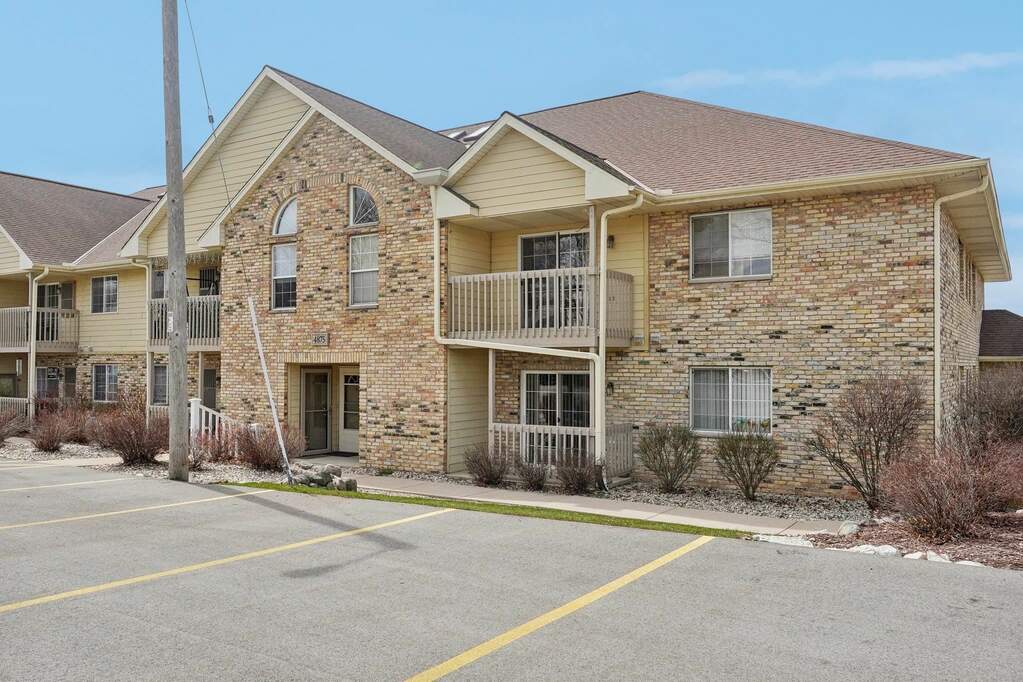 4875 Easy Street, Delafield, WI 53029 | MLS# 1974707 | @properties SE ...