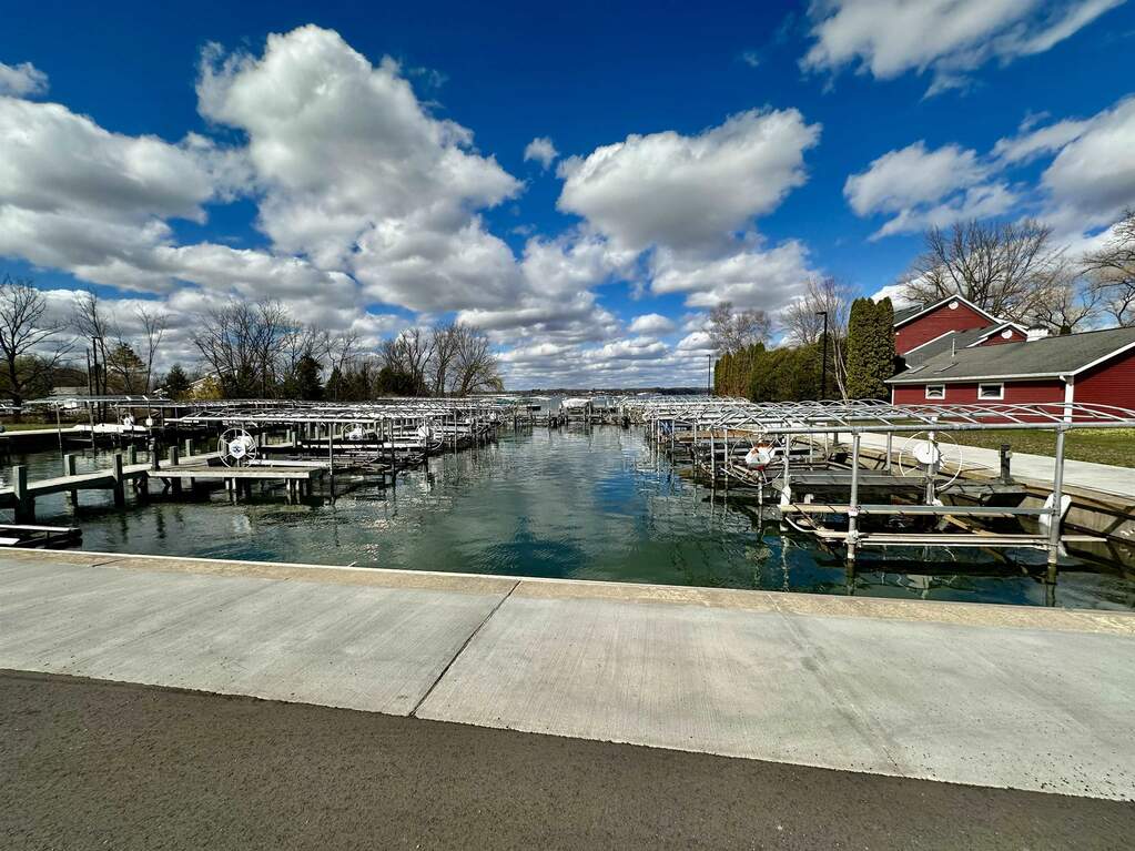 W1325 Spring Grove Road, Ripon, WI 54971 | MLS# 1975113 | @properties ...