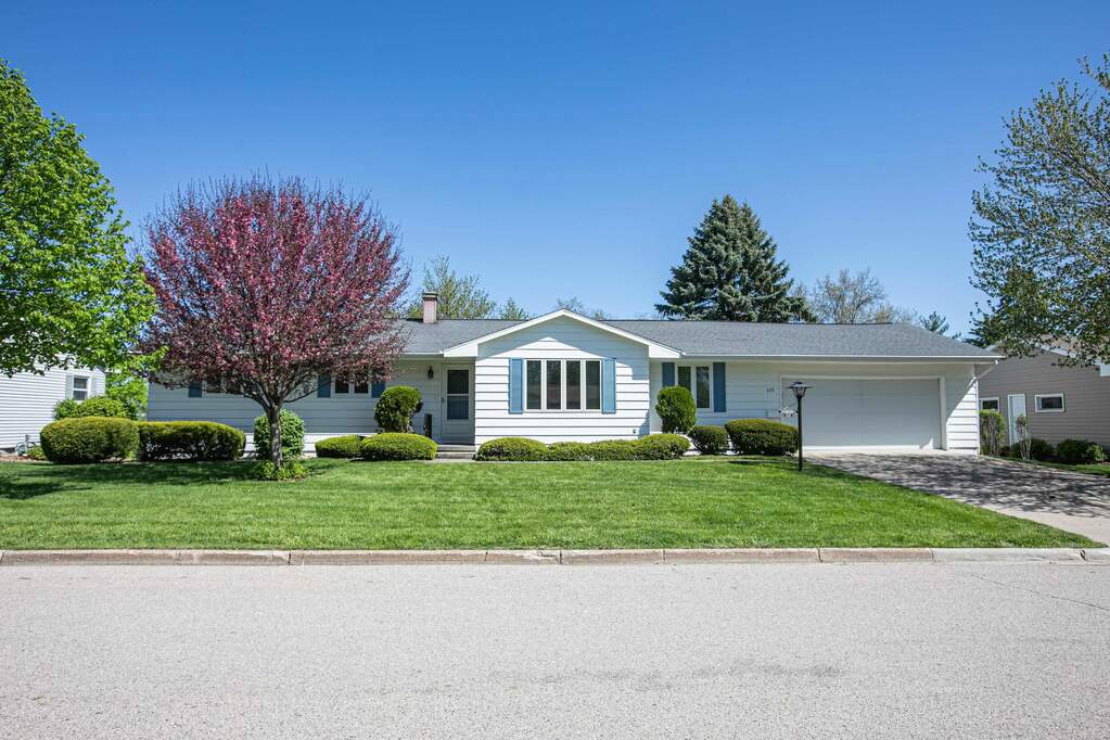 635 W Linden Street, Lancaster, WI 53813 | MLS# 1976403 | @properties ...