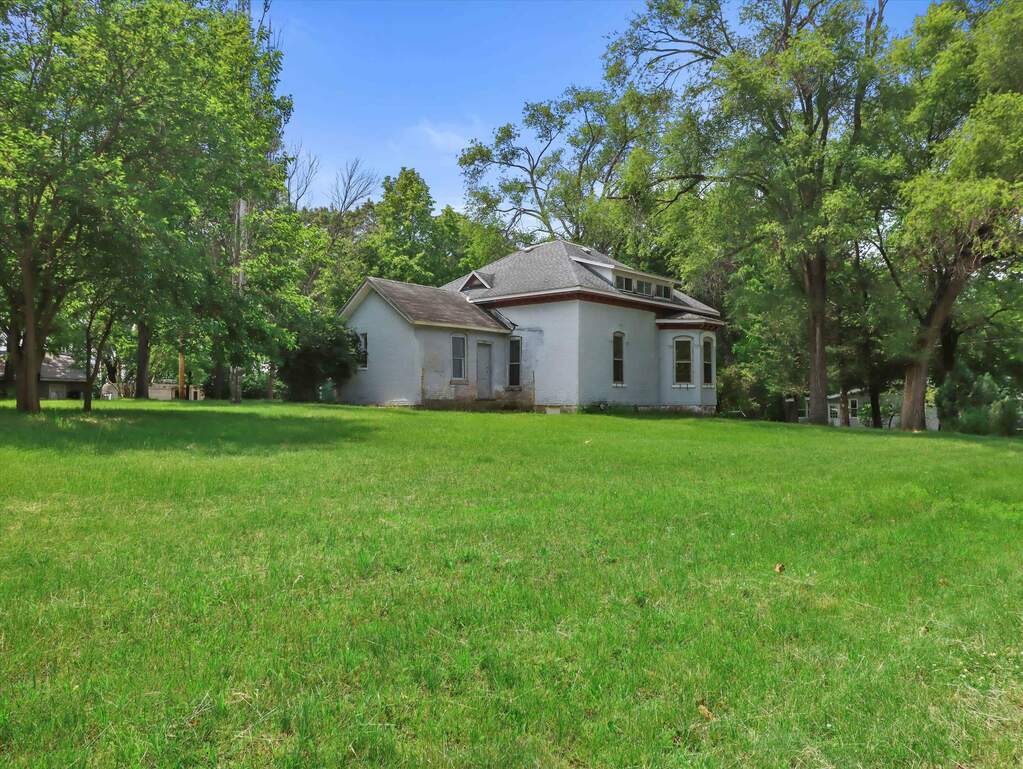 318 W Albert Street, Portage, WI 53901 | MLS# 1976821 | @properties SE ...