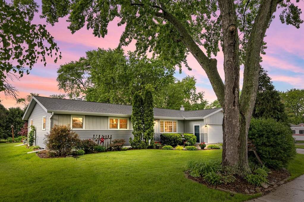 168 Maria Lane, Fond Du Lac, WI 54935 | MLS# 1978111 | @properties SE ...