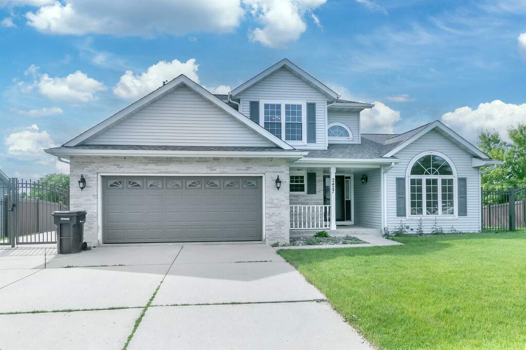 2427 Greenwood Drive, Janesville, WI 53546 | MLS# 1978763 | @properties ...