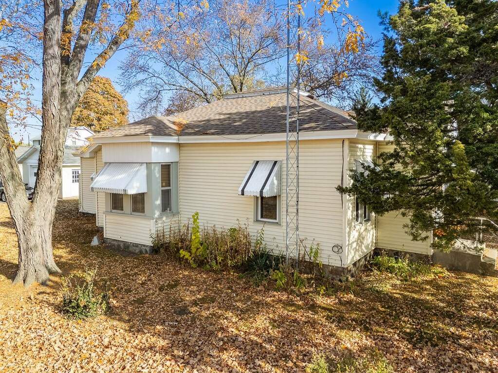 211 E Marion Street, Portage, WI 53901 | MLS# 1988858 | @properties SE ...