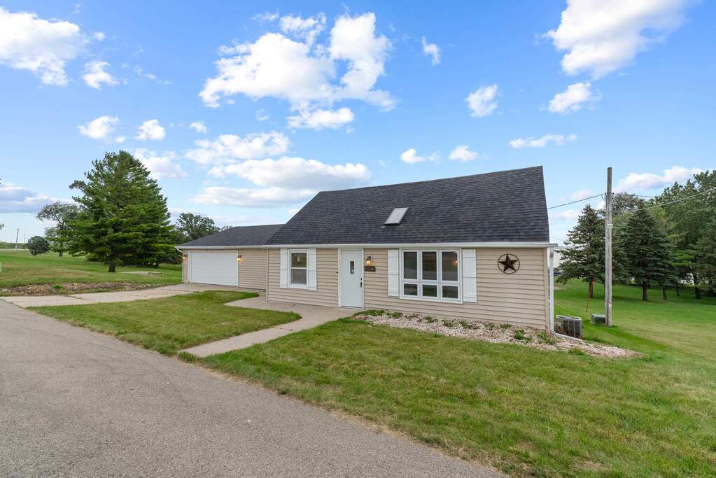 W10723 Blackhawk Trail #4, Fox Lake, WI 53933 | MLS# 1993874 ...