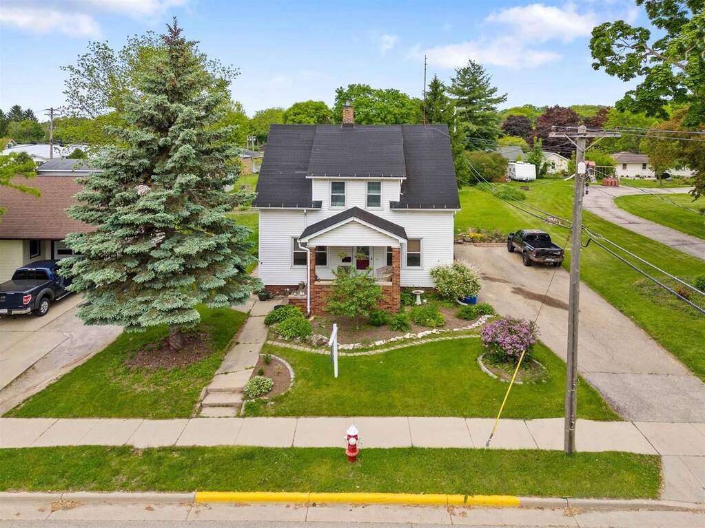 367 N Monroe Street, Waterloo, WI 53594 | MLS# 1999679 | @properties SE ...