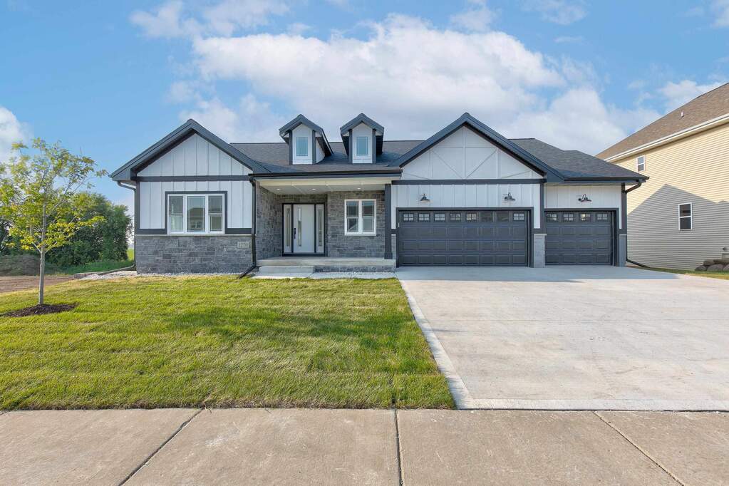 1270 Stonehaven Drive, Sun Prairie, WI 53590 | MLS# 2001985 ...