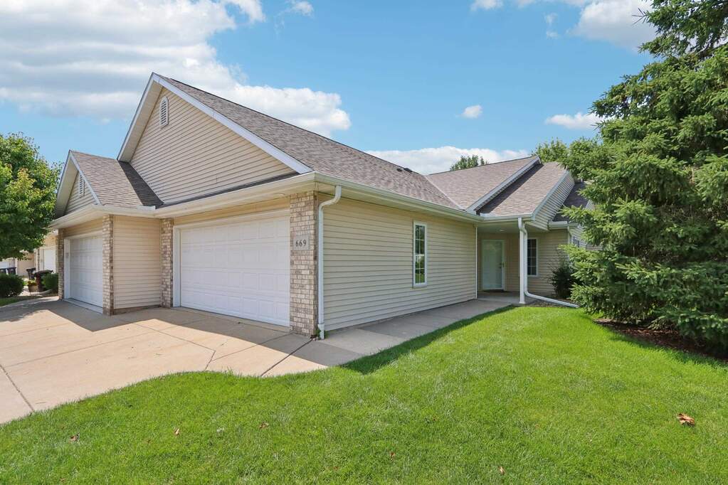 669 Springbrook Circle, Deforest, WI 53532 | MLS# 2002858 | @properties ...