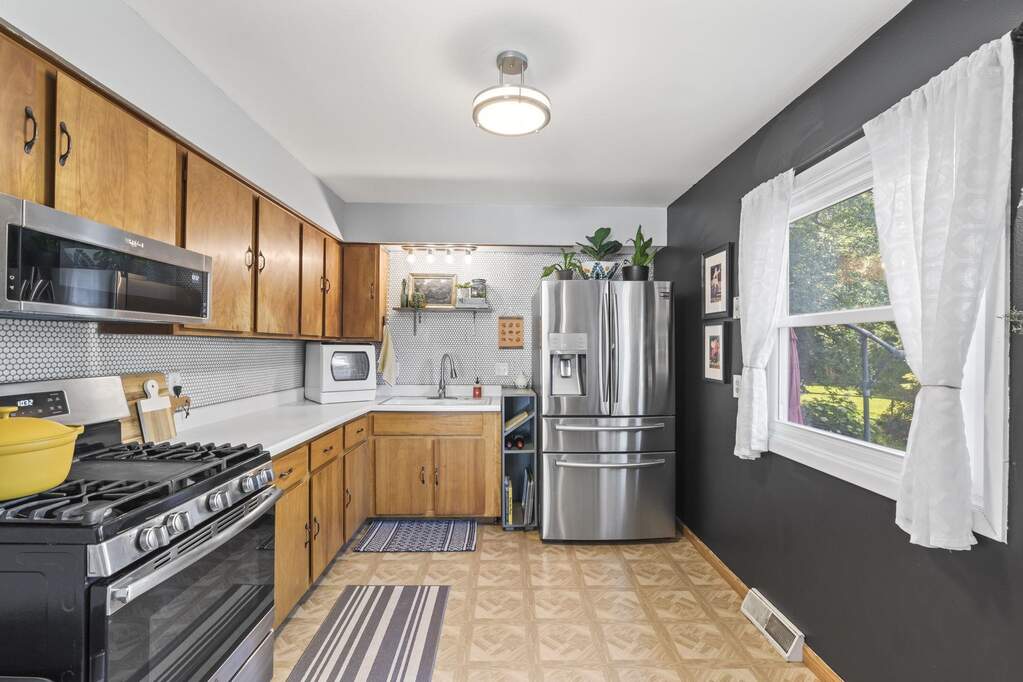 4513 Turquoise Lane, Madison, WI 53714 | MLS# 2003450 | @properties SE ...