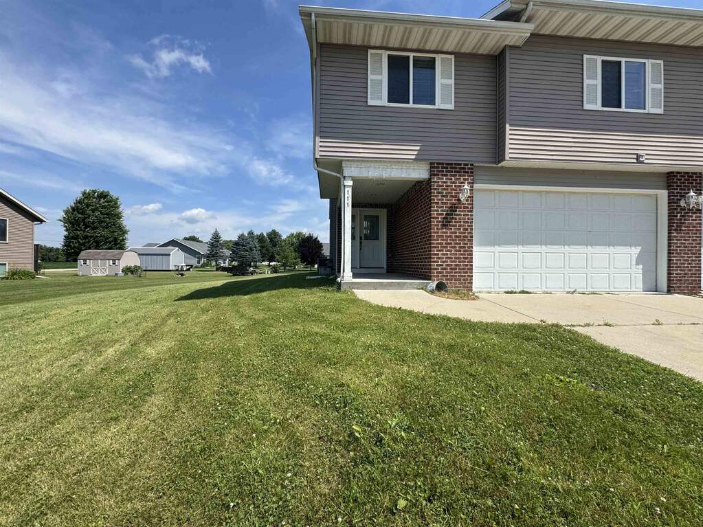 111 Deer Run Drive, Fall River, WI 53932 | MLS# 2003803 | @properties ...