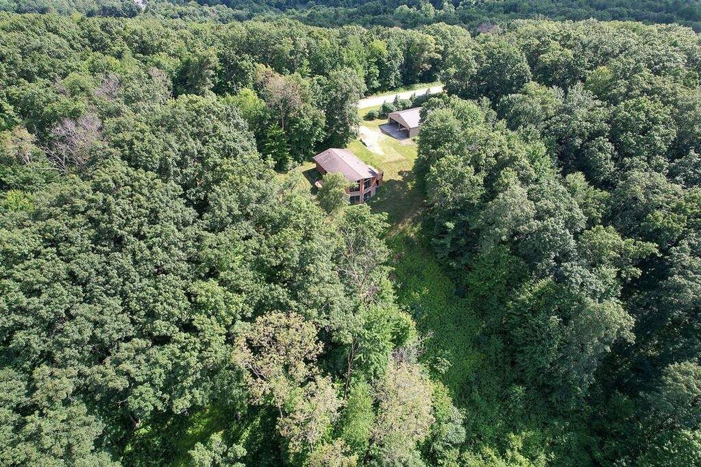 W9070 Von Haden Road, Elroy, WI 53929 | MLS# 2004180 | @properties SE ...