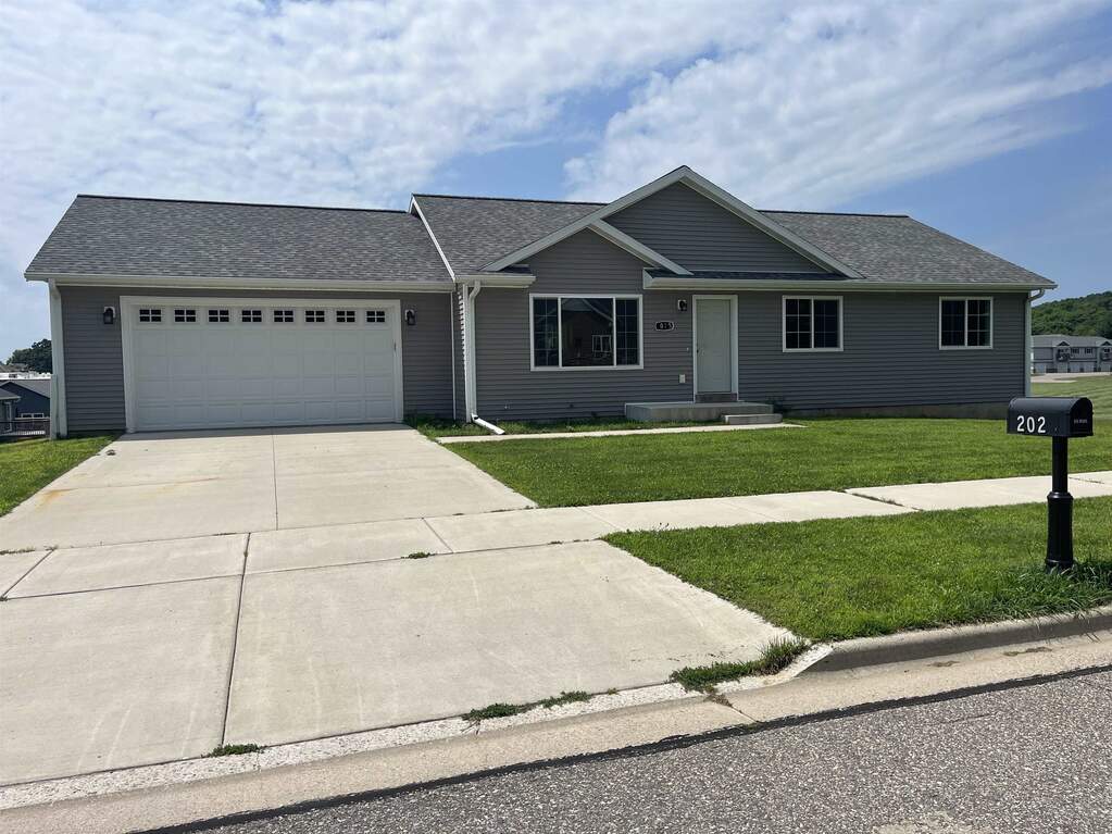 2025 Retzlaff Drive, Reedsburg, WI 53959 | MLS# 2004968 | @properties ...