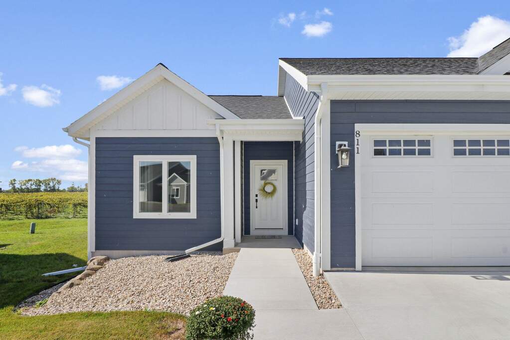 811 Vineyard Court, Cambridge, WI 53523 | MLS# 2009688 | @properties SE ...