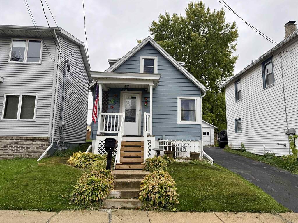 207 Herman Street, Watertown, WI 53098 | MLS# 2011940 | @properties SE ...