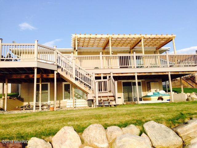 1066 Clubhouse Drive, Weidman, MI 48893 | MLS# 18020336 | @properties ...