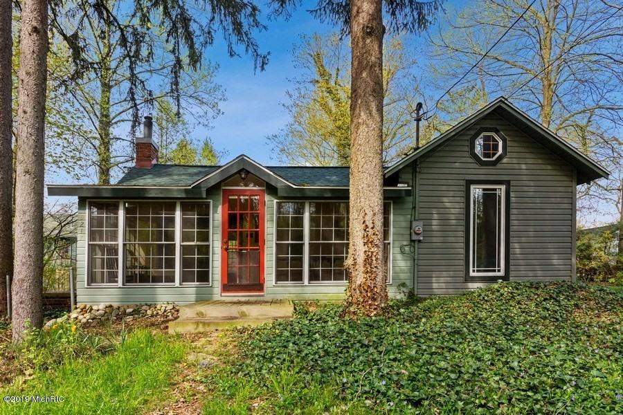 9217 Shady Lane, Lakeside, MI 49116 | MLS# 19019882 | @properties SW ...