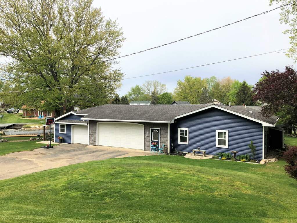 2086 26th Street, Allegan, MI 49010 | MLS# 21016360 | @properties SW ...