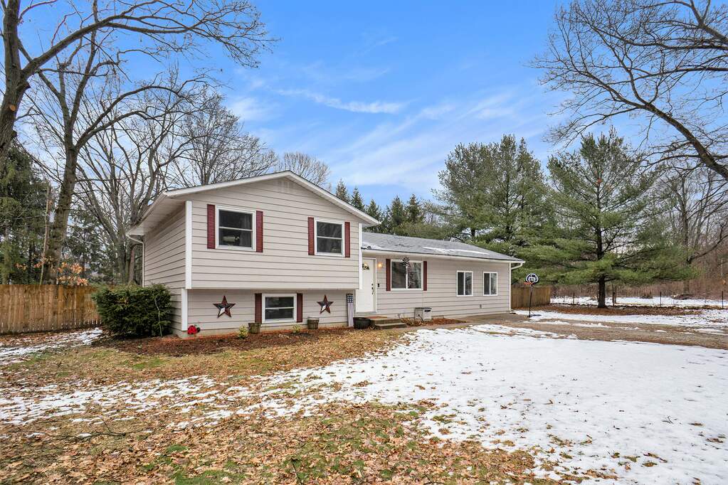 14070 Riverside Drive, Constantine, MI 49042 | MLS# 23006594 ...