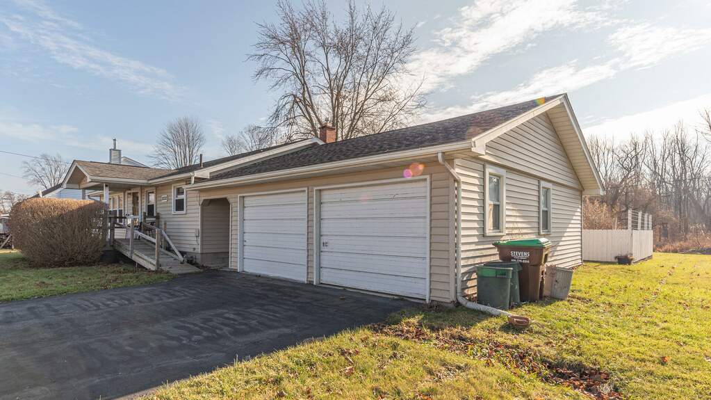 20315 Huron River Drive, Rockwood, MI 48173 | MLS# 23144479 | @properties