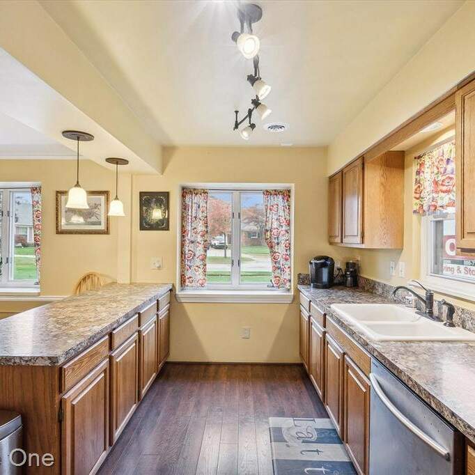 19666 Blossom Lane, Grosse Pointe Woods, MI 48236 | MLS# 24000279 ...