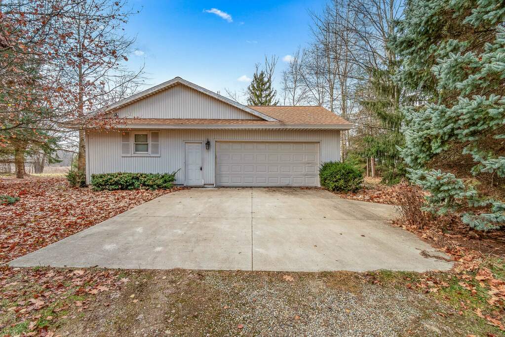 10835 Hoxie Road, North Adams, MI 49262 | MLS# 24000744 | @properties ...