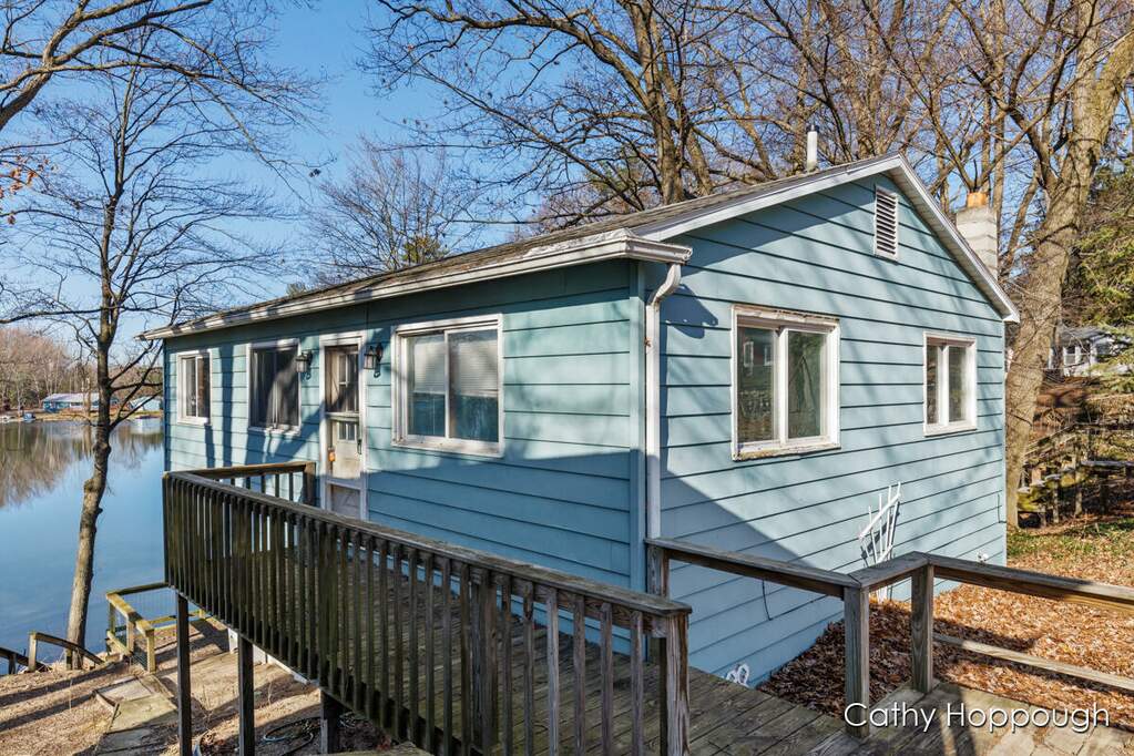 291 N Coolidge Drive, Six Lakes, MI 48886 | MLS# 24012392 | @properties ...