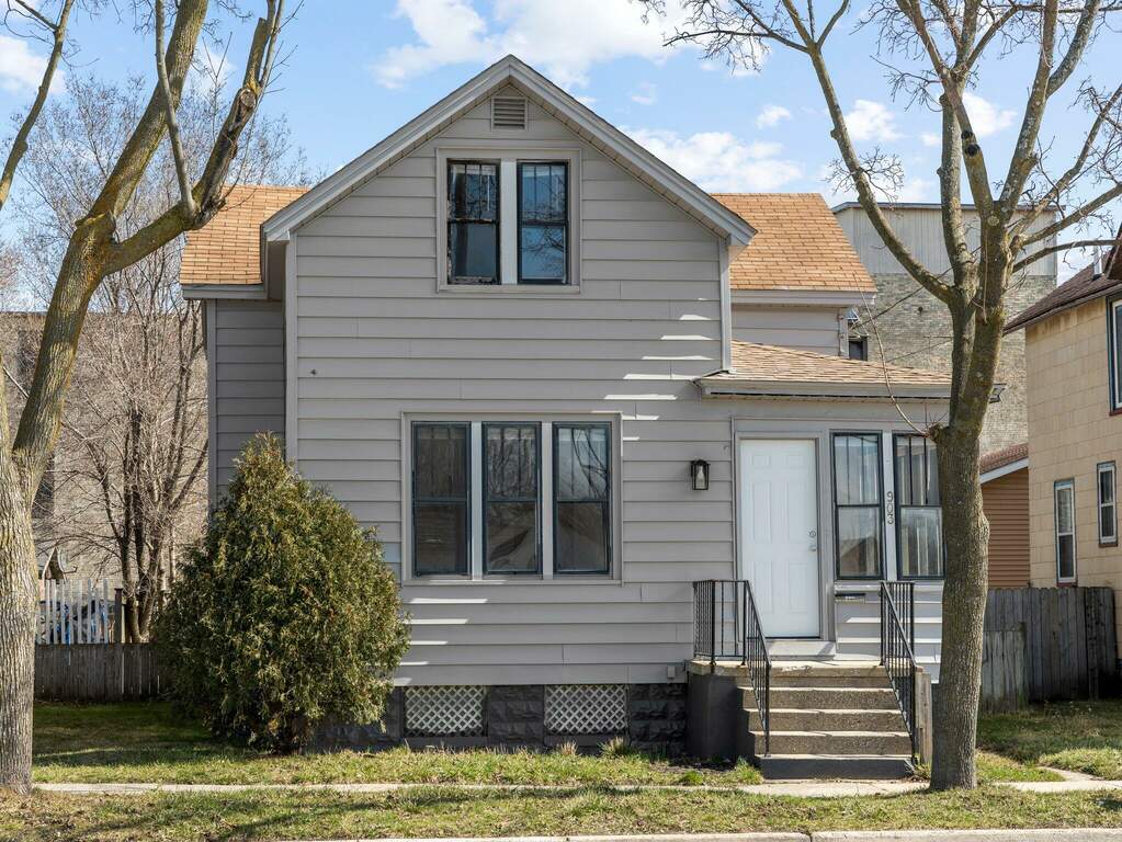 903 Vine Street, Manistee, MI 49660 | MLS# 24015539 | @properties REMI ...