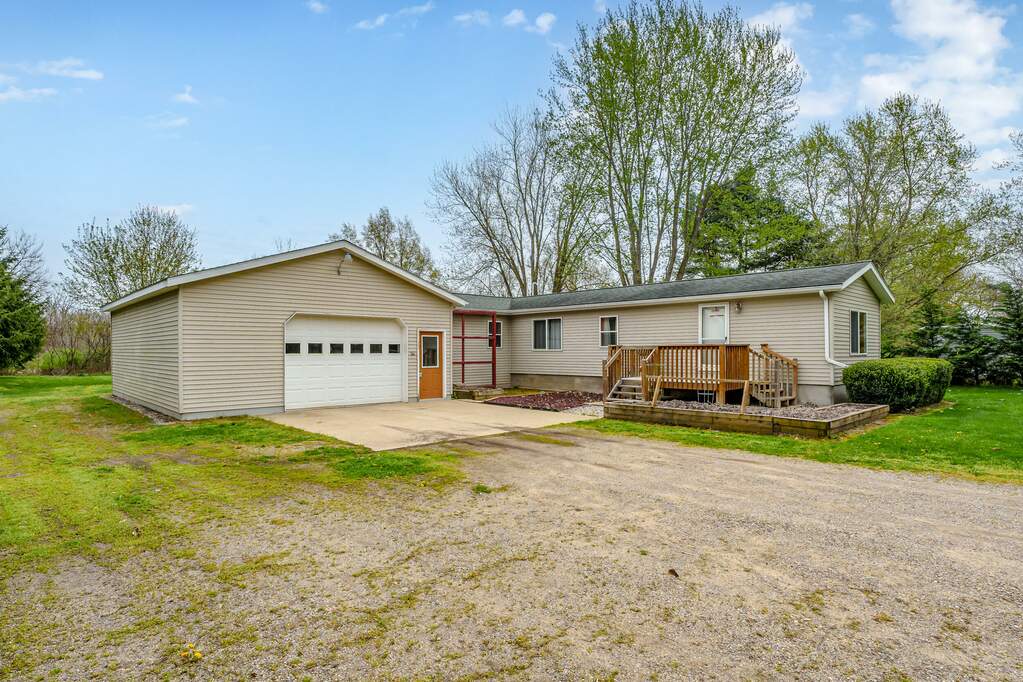 21435 Ridge Road, Gobles, MI 49055 | MLS# 24019628 | @properties SW ...