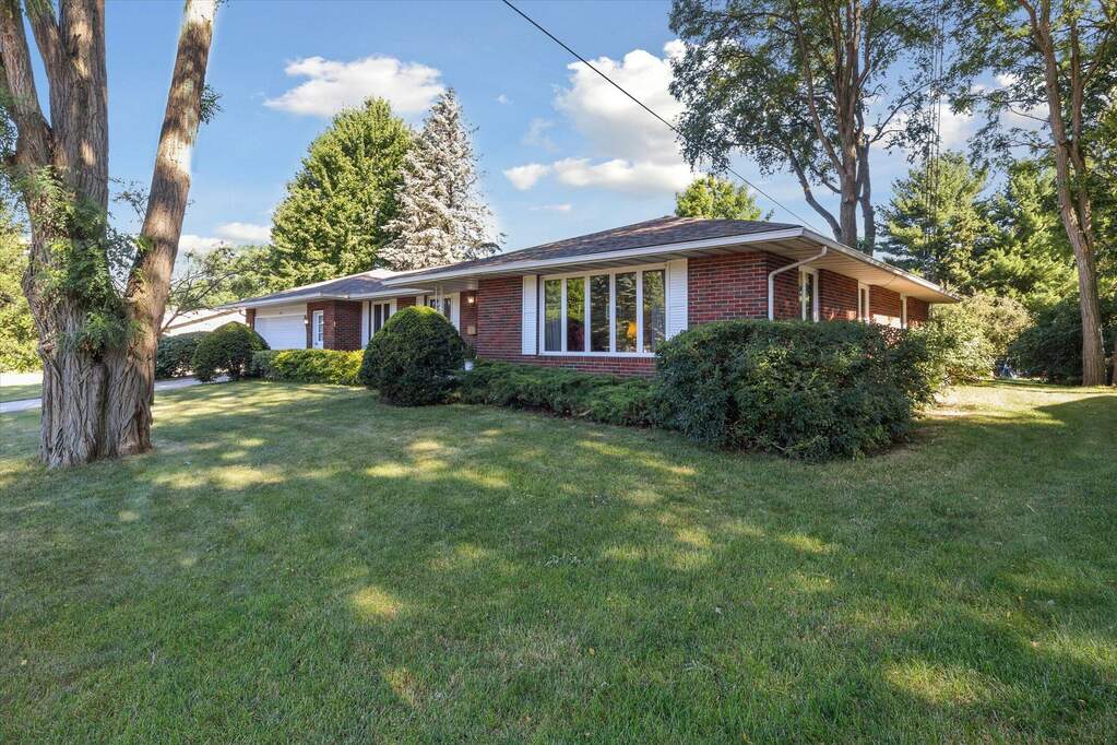 316 W Prairie Ronde Street, Dowagiac, MI 49047 | MLS# 24033180 ...