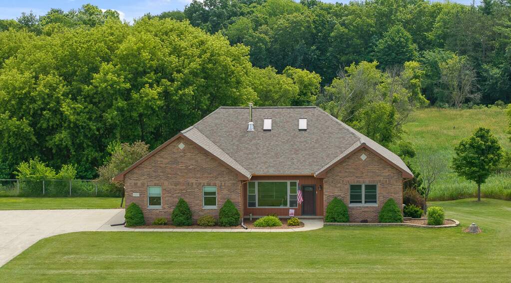 12273 Old Farm Lane, Grass Lake, MI 49240 | MLS# 24033483 | @properties ...