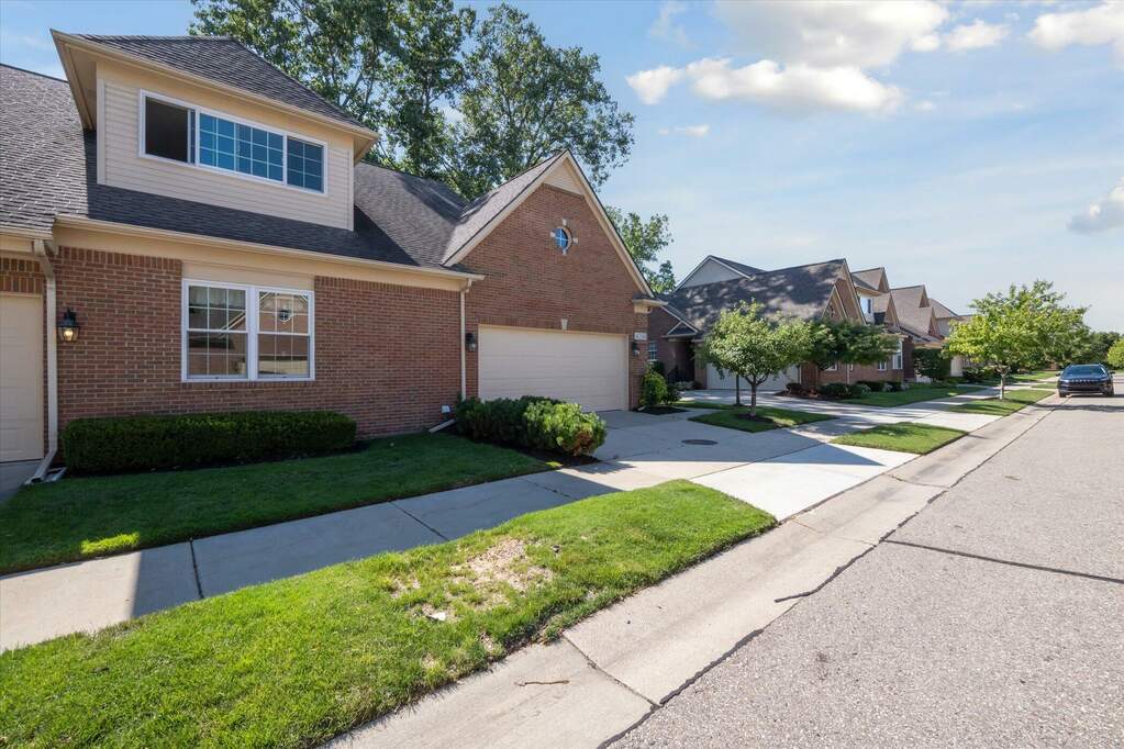 4206 Forest Bridge Drive, Canton, MI 48188 | MLS# 24034409 ...