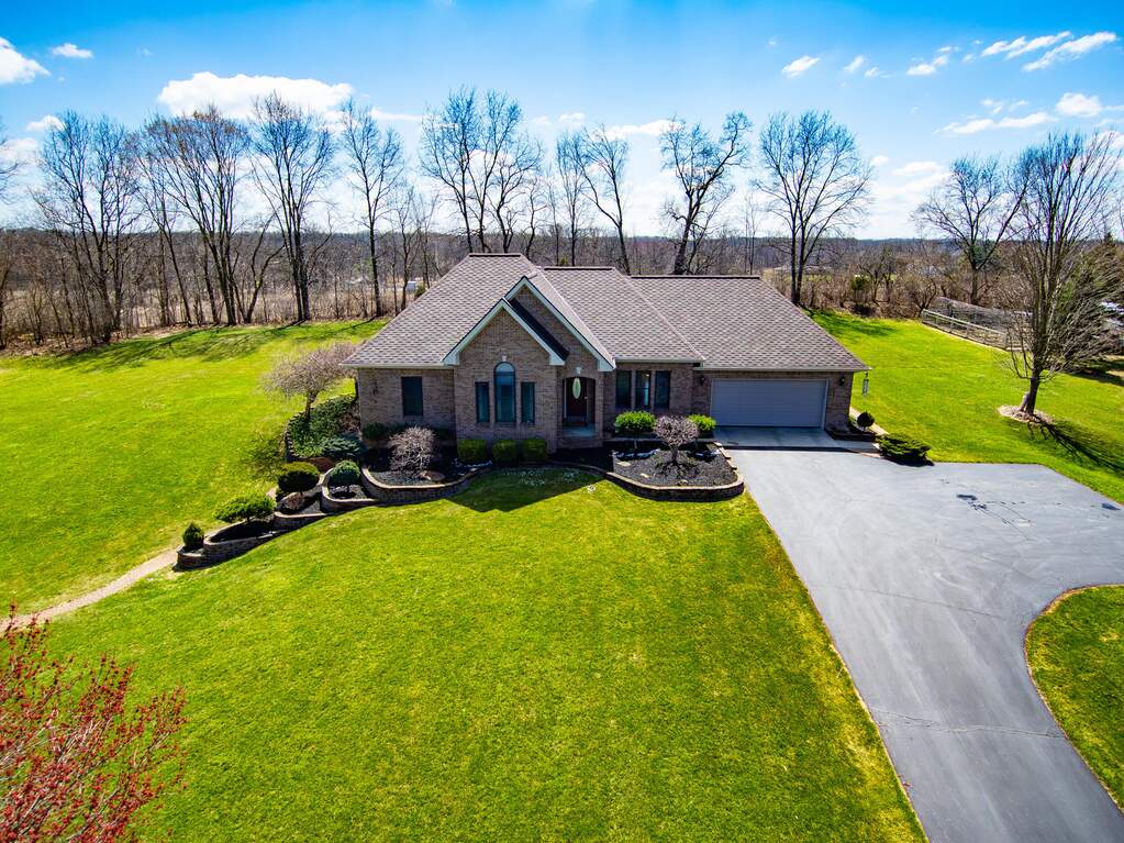 18475 Elizabeth Way, Chelsea, MI 48118 | MLS# 25015475 | @properties ...