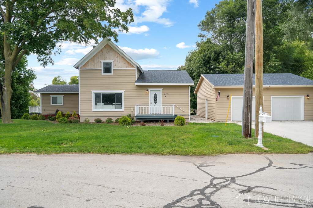225 N West Street, Carson City, MI 48811 | MLS# 25045844 | @properties ...