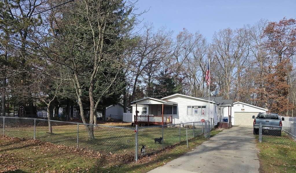 6361 Robin Drive, Harrison, MI 48625 | MLS# 25058768 | @properties SW ...