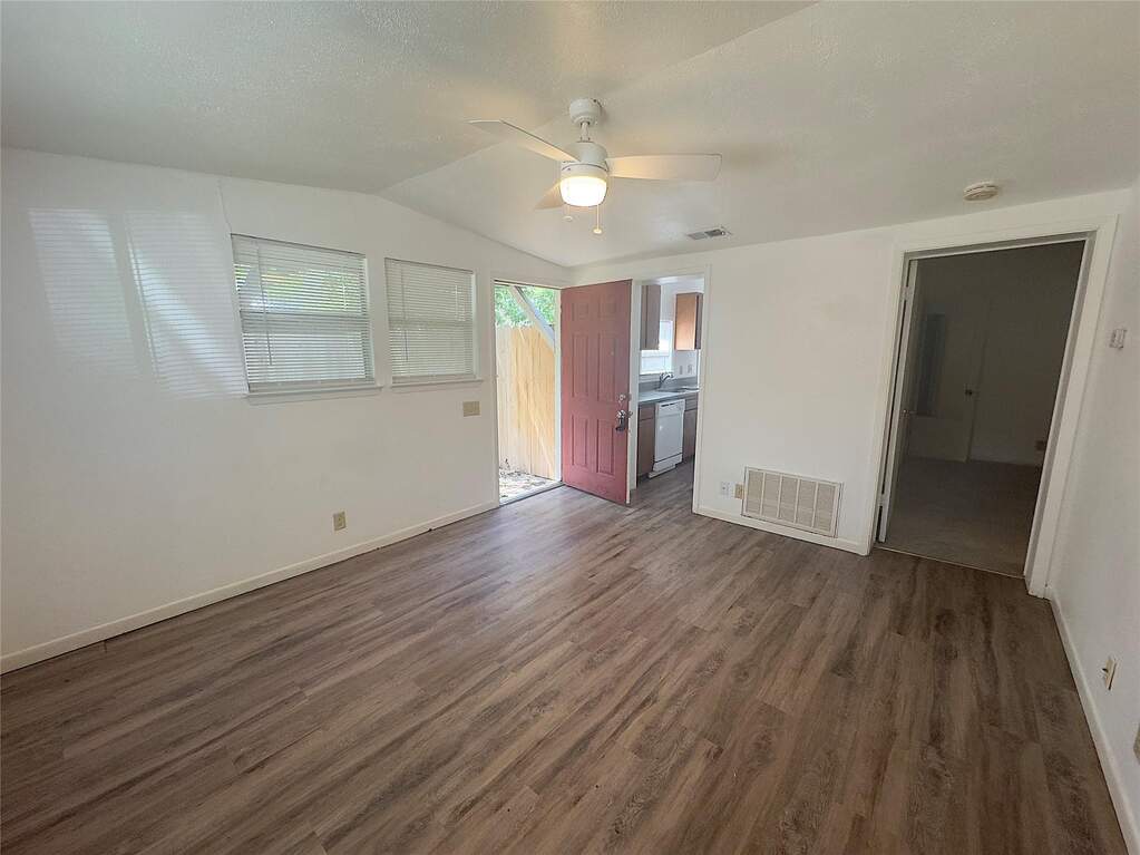 309 S Guadalupe St #C, Lockhart, TX 78644 | MLS# 1503480 | @properties ...