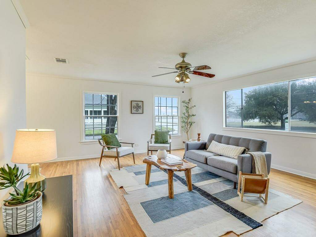 1123 Davis St, Taylor, TX 76574 | MLS# 1745014 | @properties Dallas