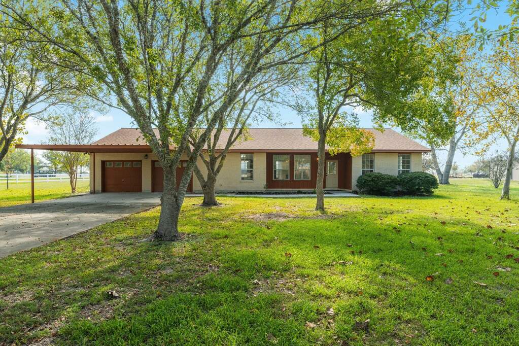 119 Victorian Cir, Marion, TX 78124 | MLS# 2037982 | @properties Dallas