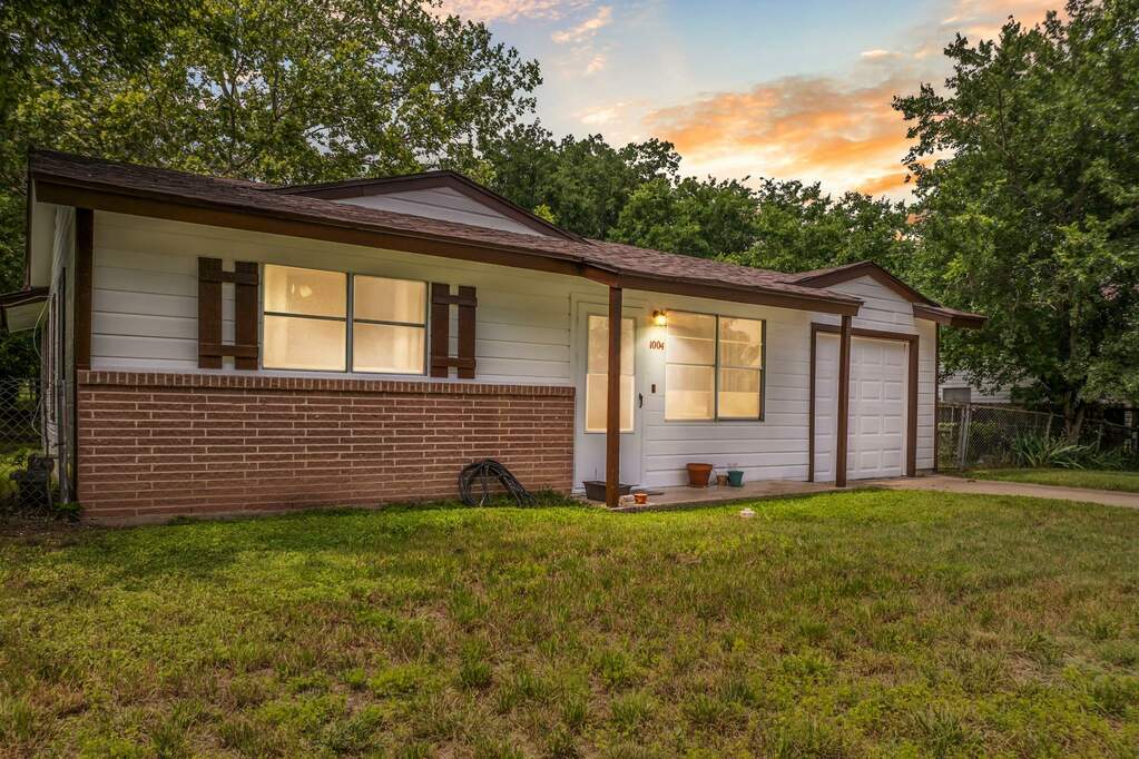 1004 S 19th St, Copperas Cove, TX 76522 | MLS# 2420199 | @properties ...